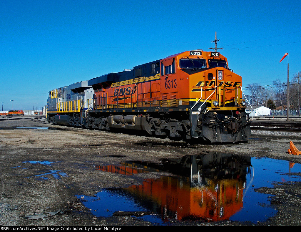 BNSF 6313 tied down BNSF coal train power